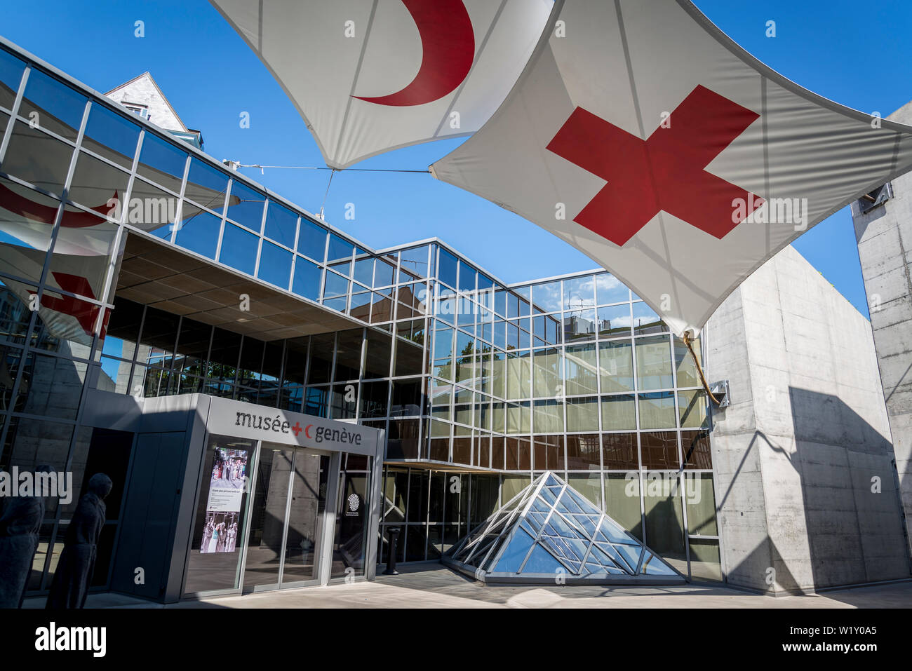 Red cross museum geneva hi-res stock photography and images - Alamy