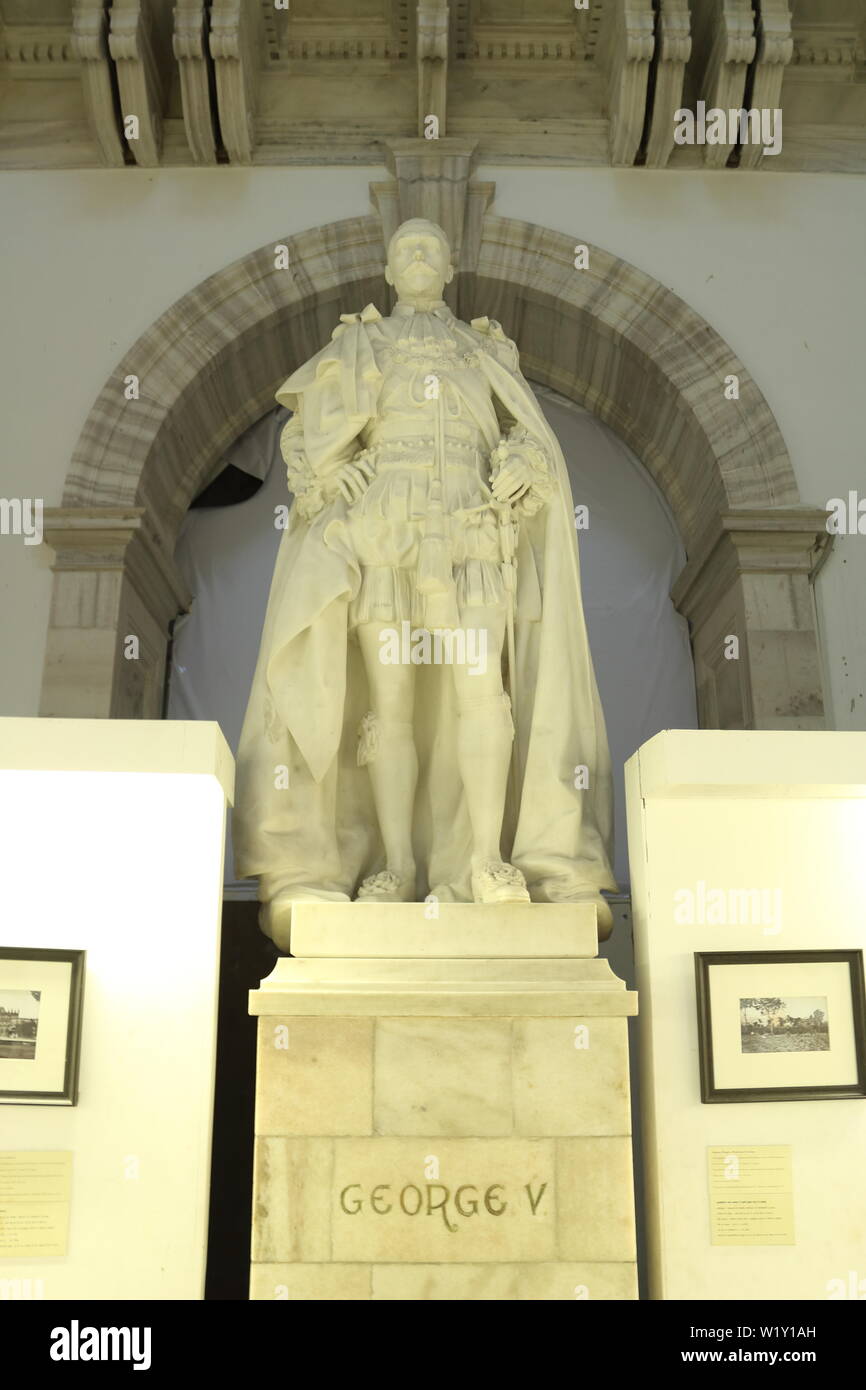 Statue of George V standing pose made with white marble Stock Photo - Alamy