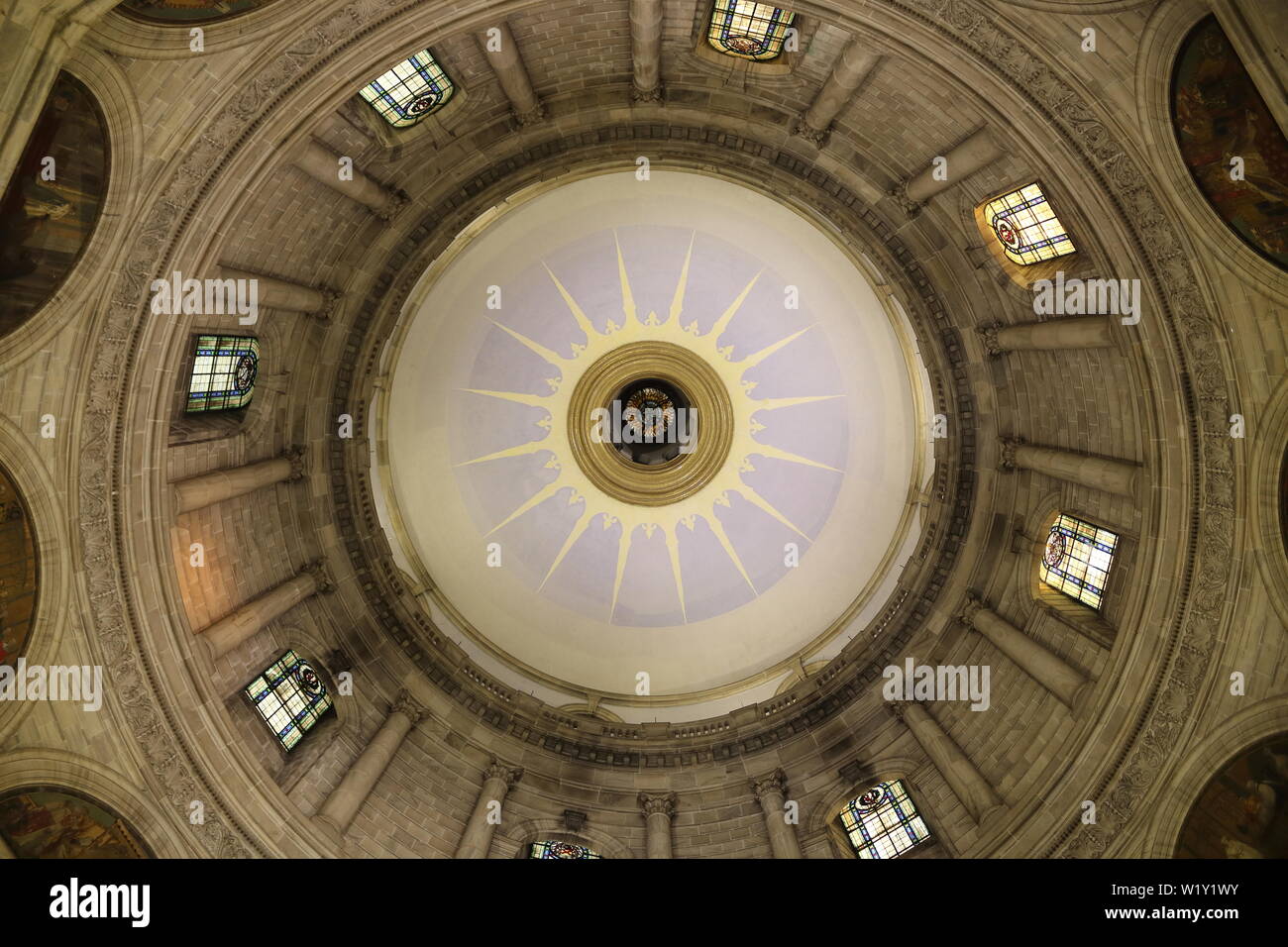 Victoria memorial monument dome hi-res stock photography and images - Alamy