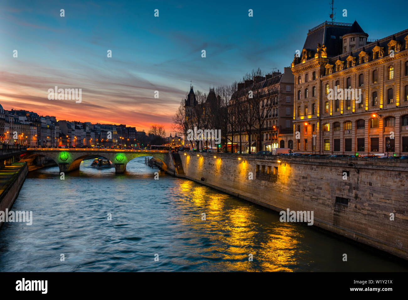 French bridges hi-res stock photography and images - Alamy
