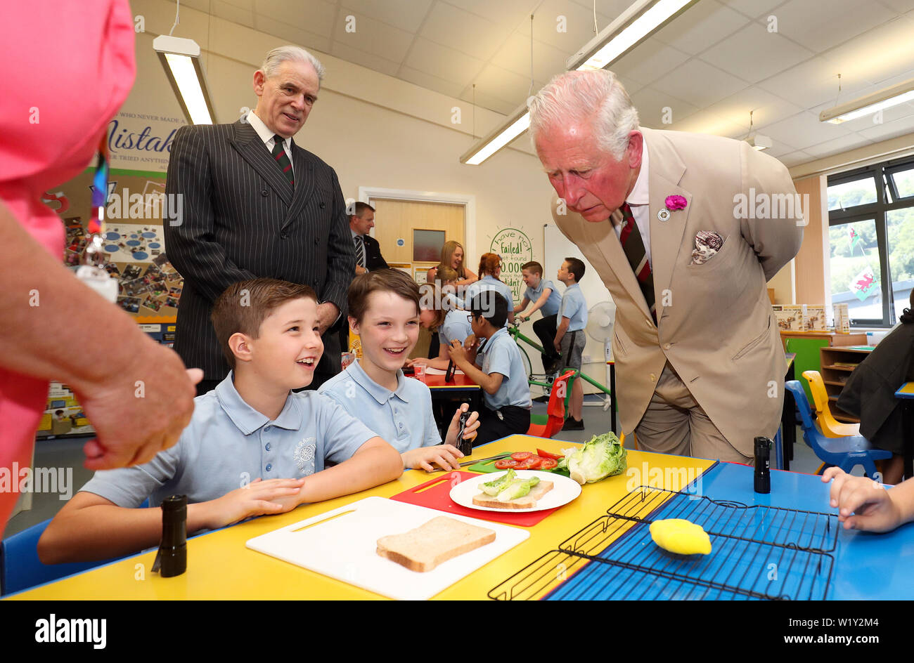 The Prince of Wales meets with school children making a sandwich in a ...