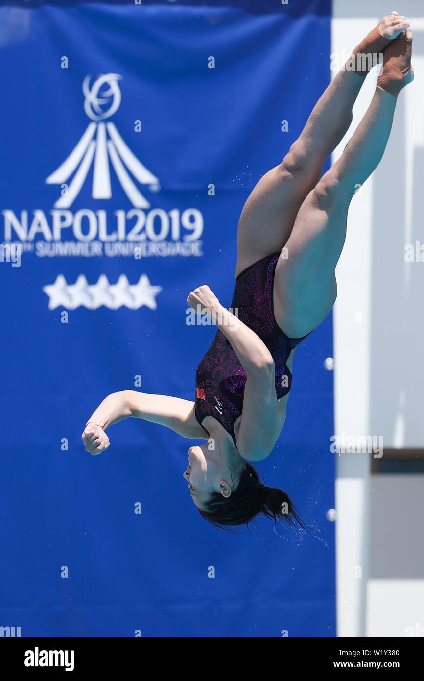 Springboard diving hi-res stock photography and images - Alamy