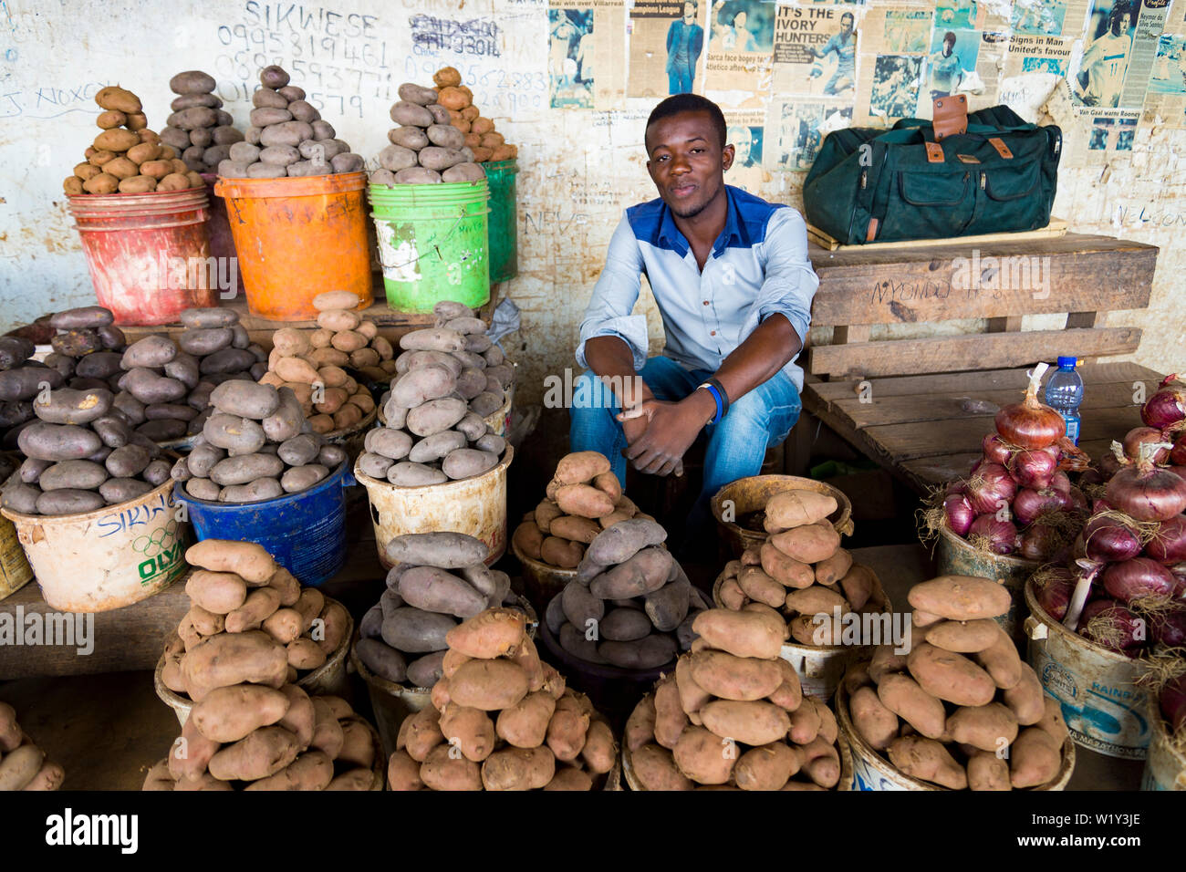 Selling vegetables bucket africa hi-res stock photography and images ...