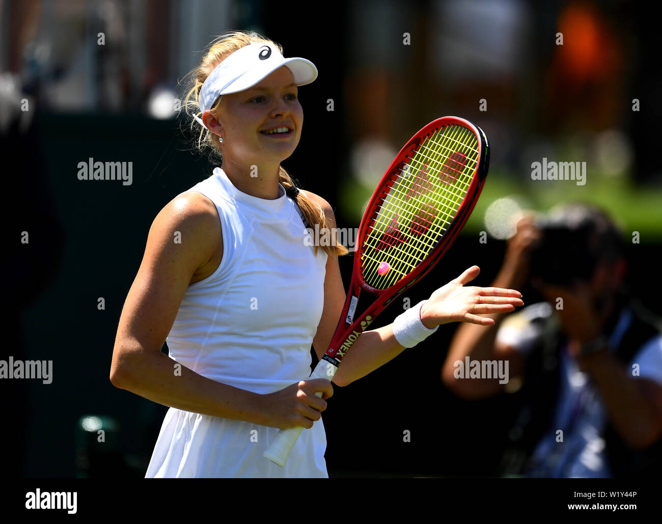 Harriet Dart celebrates victory over Beatriz Haddad Maia on day four of ...