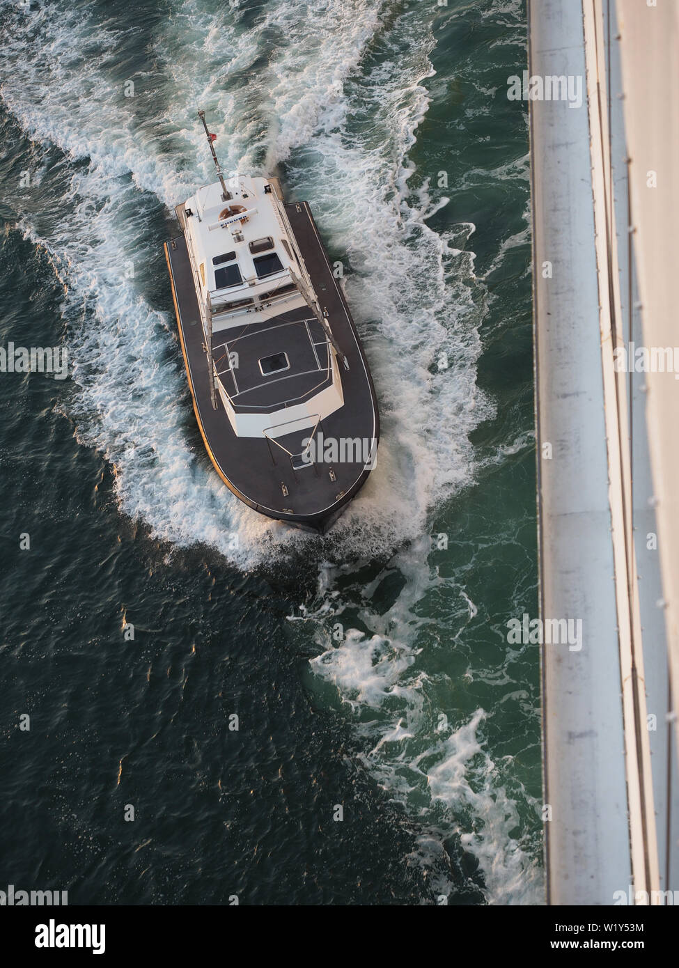 Approach boat hi-res stock photography and images - Alamy
