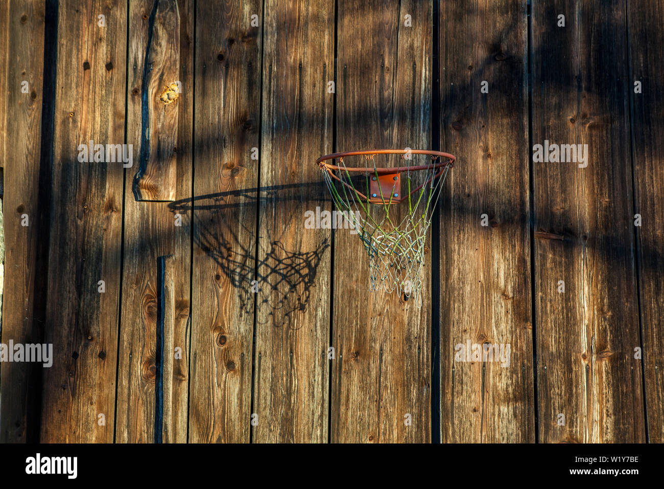 Shadow basketball hoop on court hi-res stock photography and images - Alamy