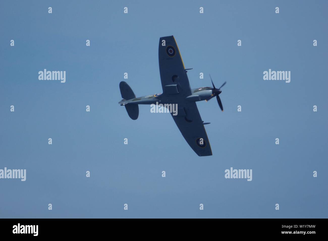 Clipped Wing Spitfire (Mark MkXVIe TE311) Displaying at Torbay Airshow ...
