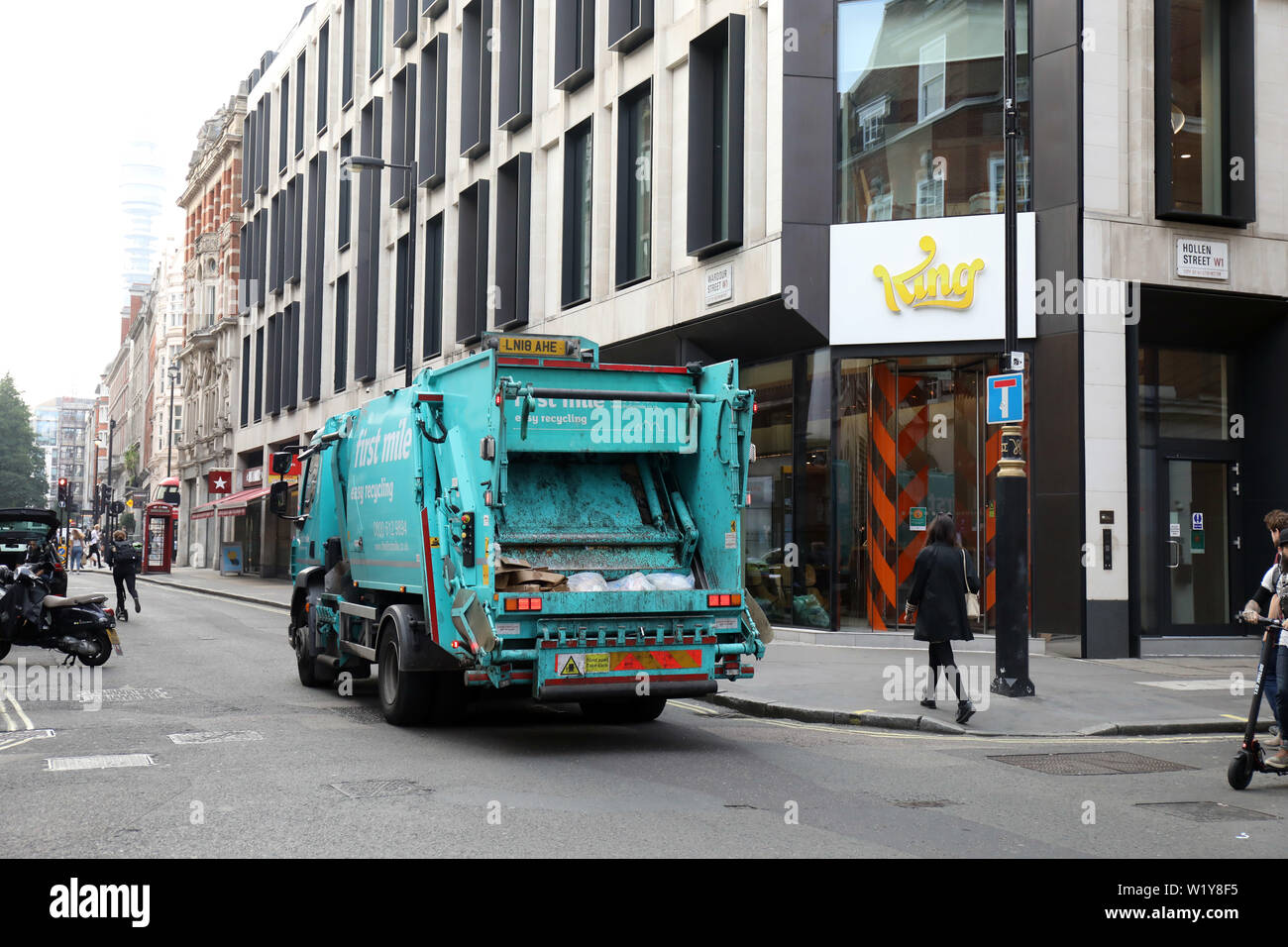 Dust cart hi-res stock photography and images - Alamy