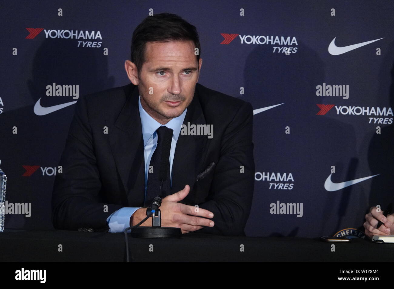 Ex football manager hi-res stock photography and images - Alamy