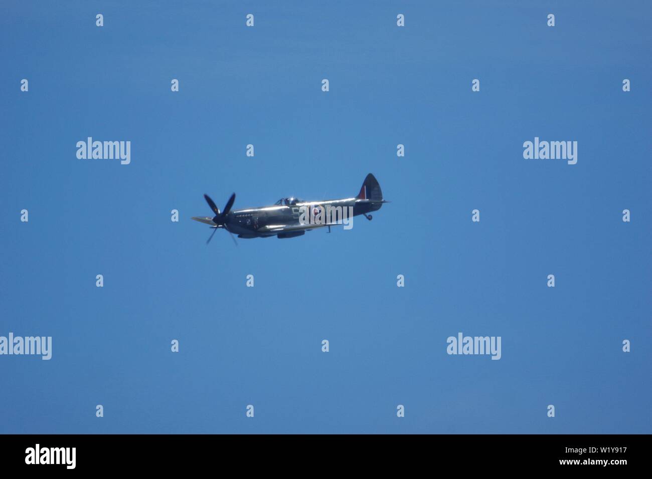 Clipped Wing Spitfire (Mark MkXVIe TE311) Displaying at Torbay Airshow ...