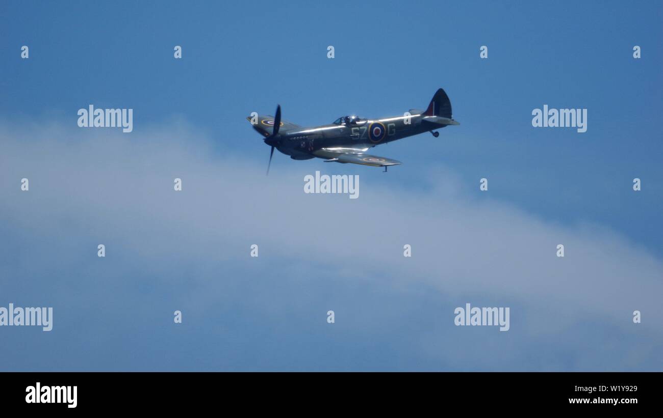 Clipped Wing Spitfire (Mark MkXVIe TE311) Displaying at Torbay Airshow ...