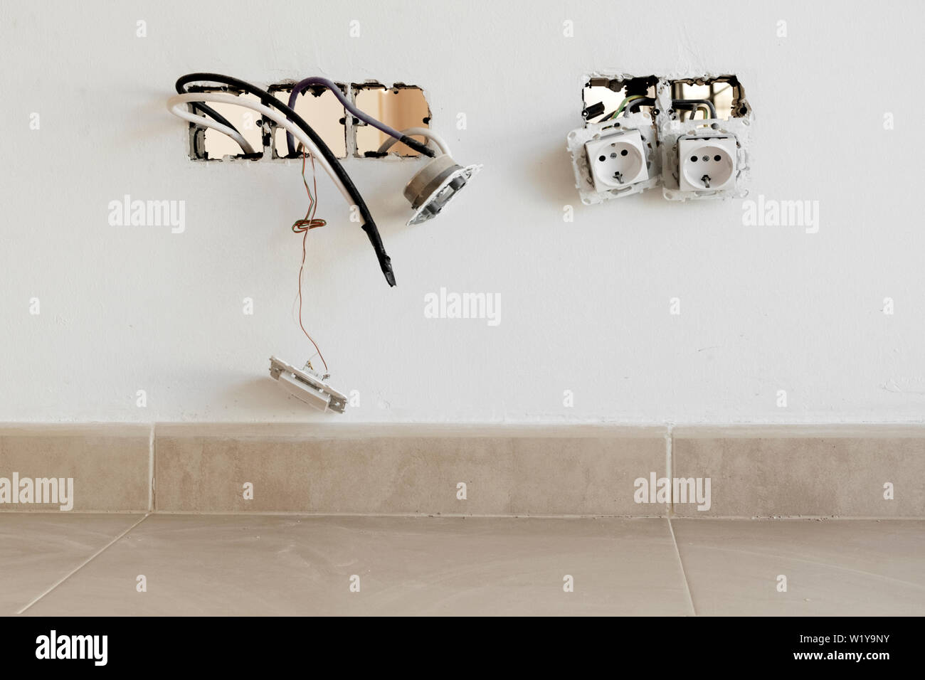 Electrical sockets hi-res stock photography and images - Alamy