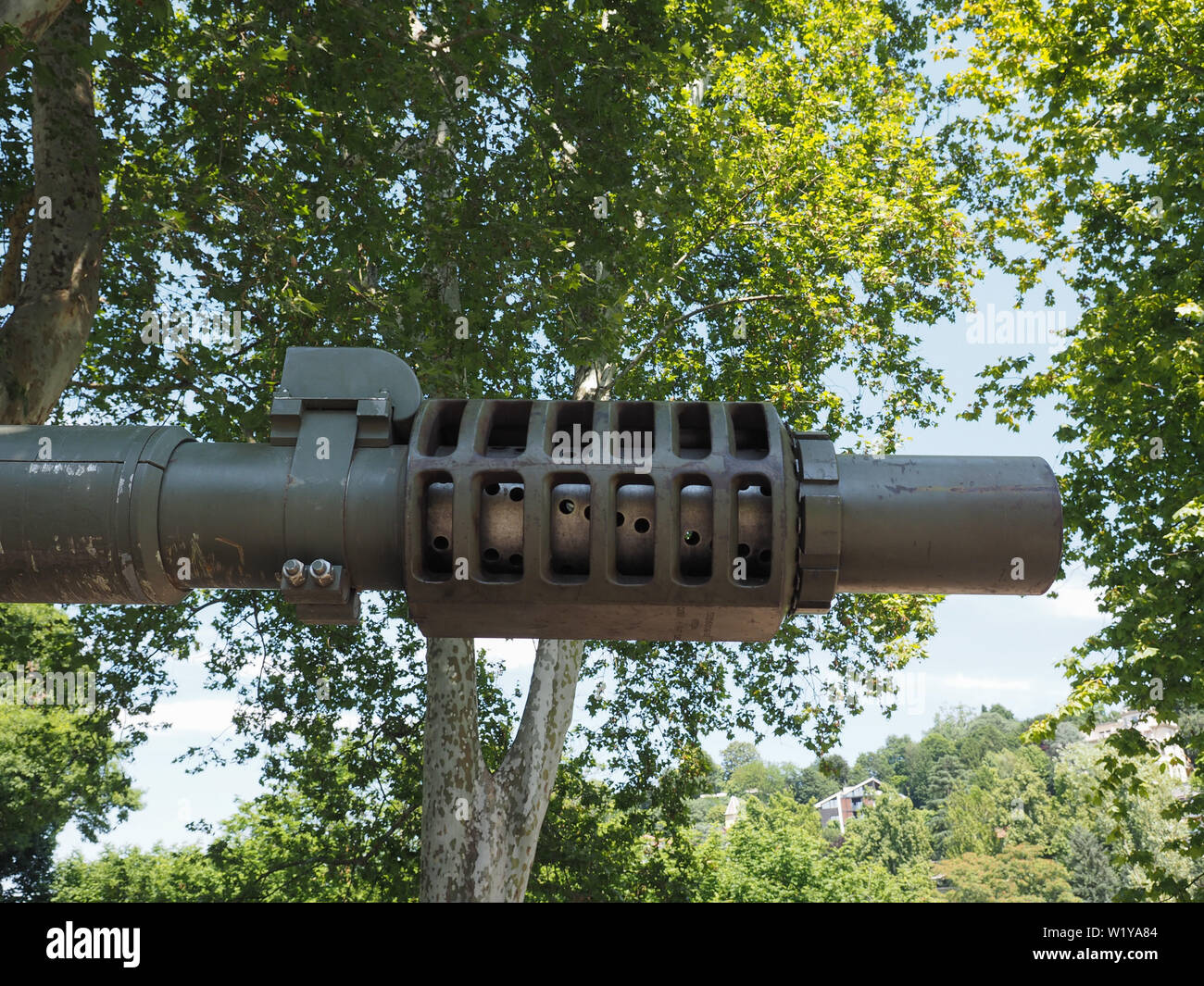 gun on tank used by the army Stock Photo - Alamy