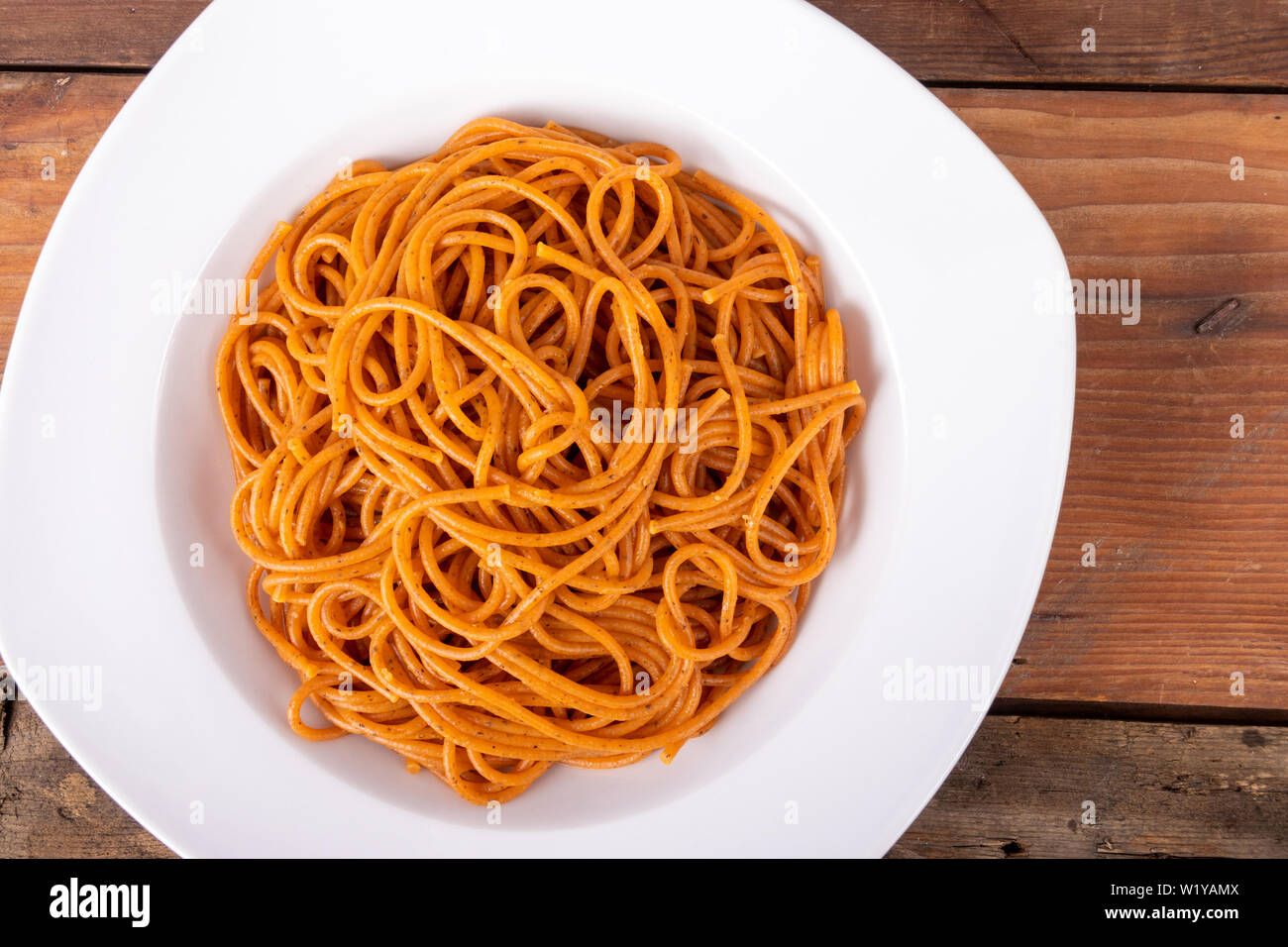 plain cooked spaghetti pasta no topping over a wood table Stock Photo ...