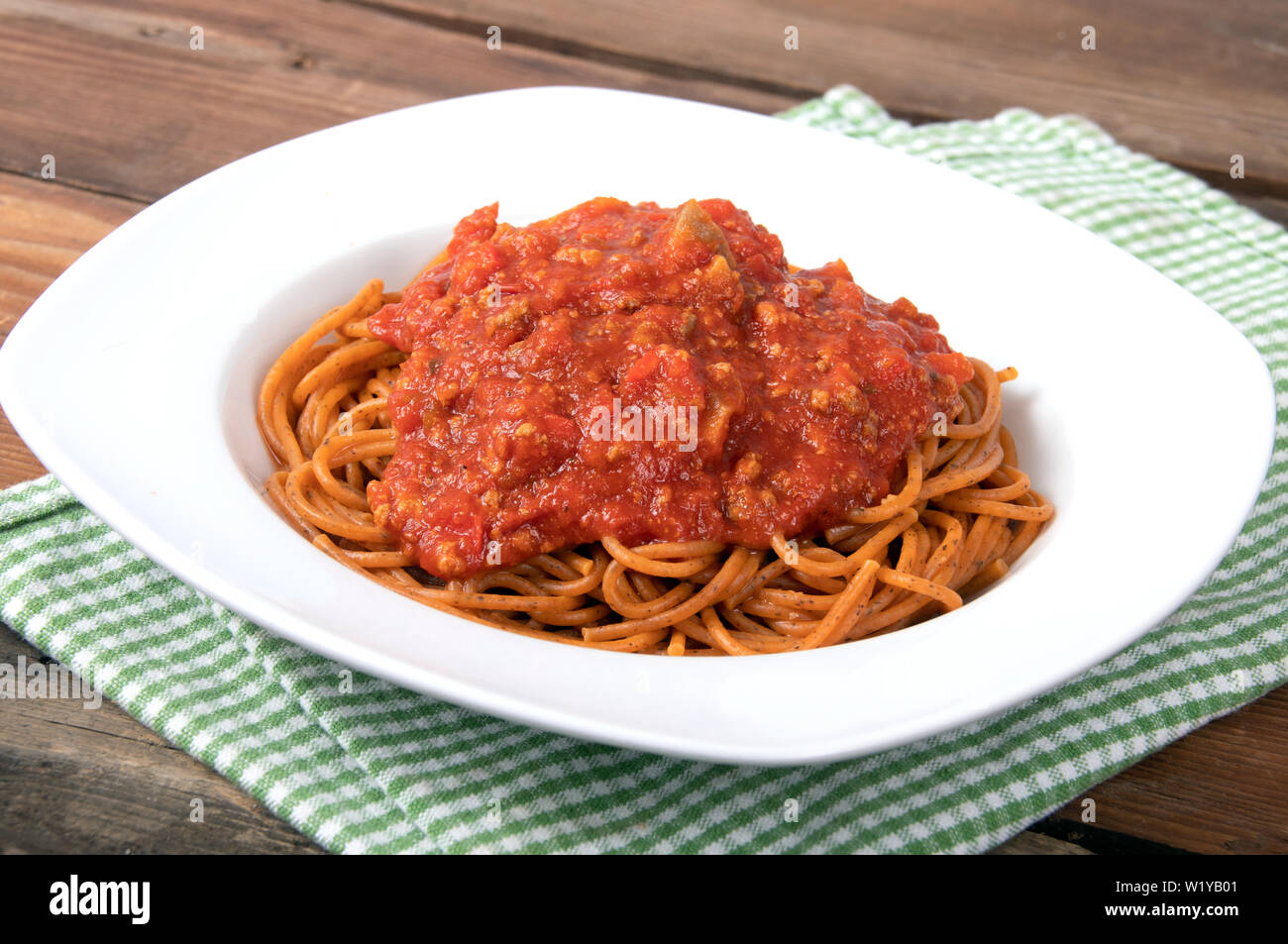 plain cooked spaghetti pasta no topping over a wood table Stock Photo ...