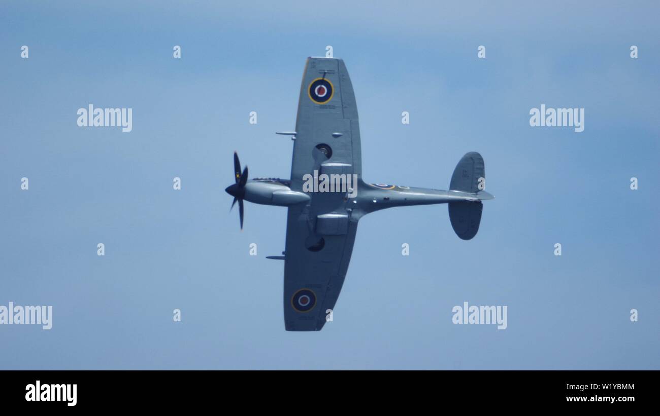 Clipped Wing Spitfire (Mark MkXVIe TE311) Displaying at Torbay Airshow ...