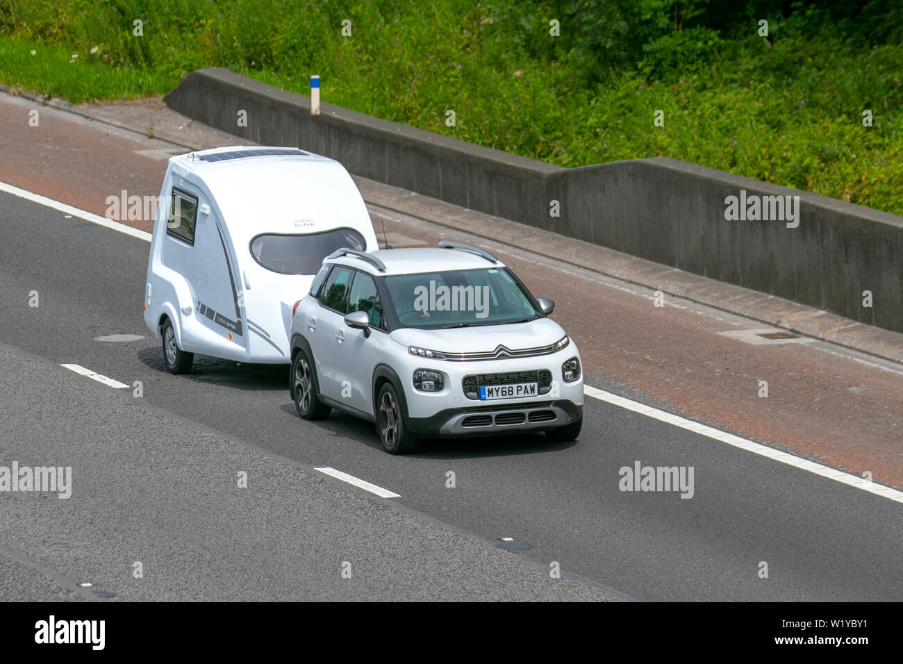 2018 white Citroën C3 Aircross Flair Puretec towing Go-Pod Camper ...