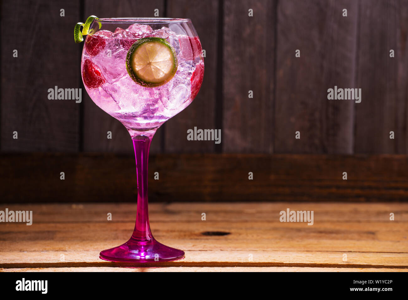 Pink tonic gin hi-res stock photography and images - Alamy