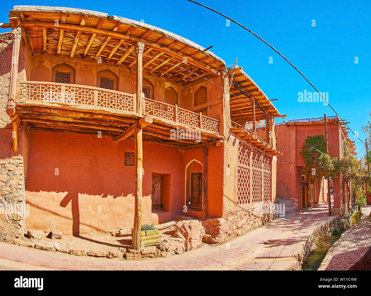 Red adobe house hi-res stock photography and images - Alamy