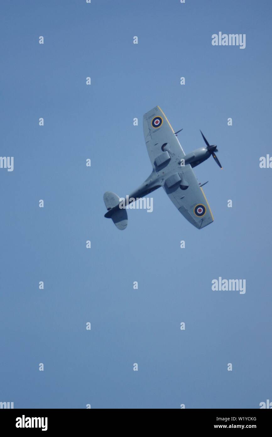 Clipped Wing Spitfire (Mark MkXVIe TE311) Displaying at Torbay Airshow ...