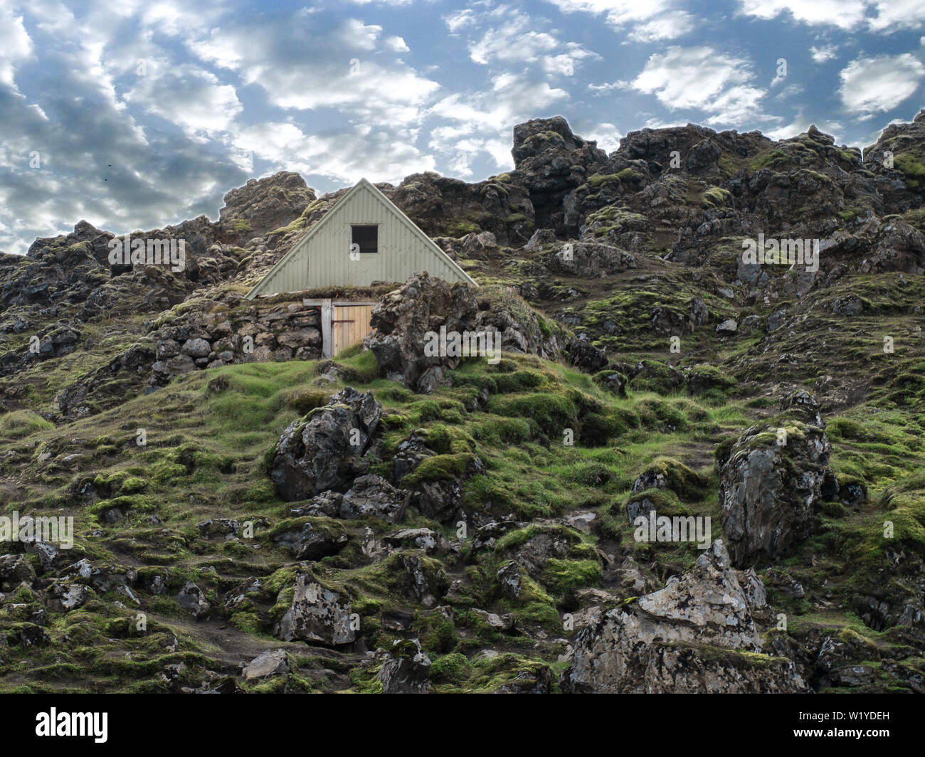 Viking age house hi-res stock photography and images - Alamy
