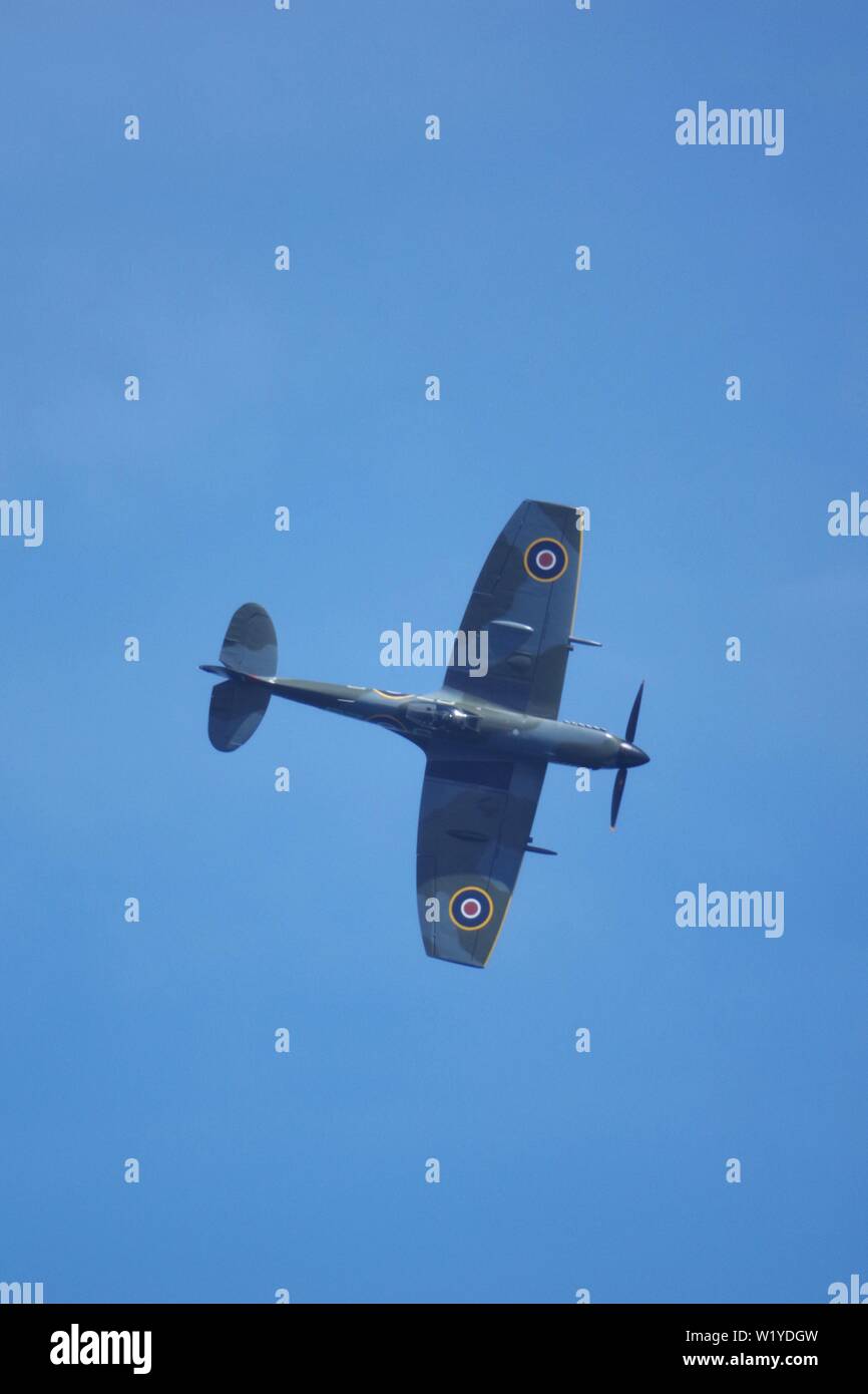 Clipped Wing Spitfire (Mark MkXVIe TE311) Displaying at Torbay Airshow ...