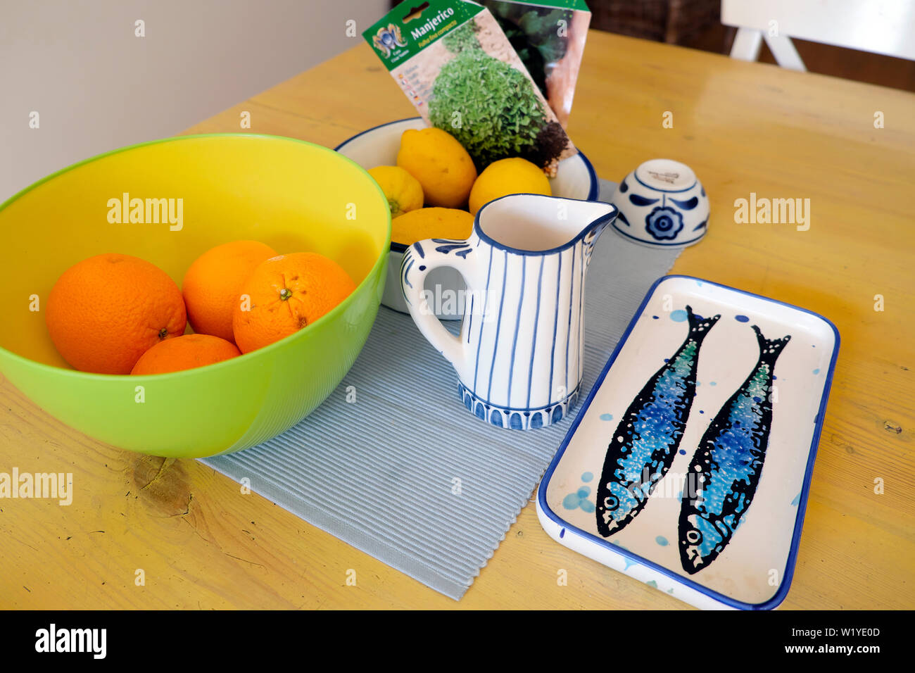 Portuguese ceramics hi-res stock photography and images - Alamy