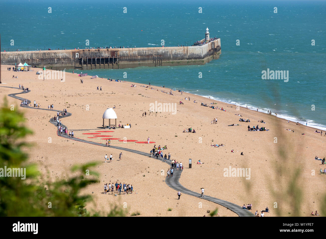 Folkestone beach hi-res stock photography and images - Alamy