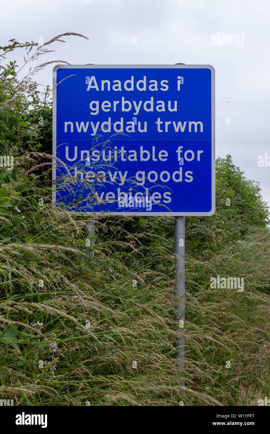 Welsh and English road sign saying Unsuitable for heavy goods vehicles ...