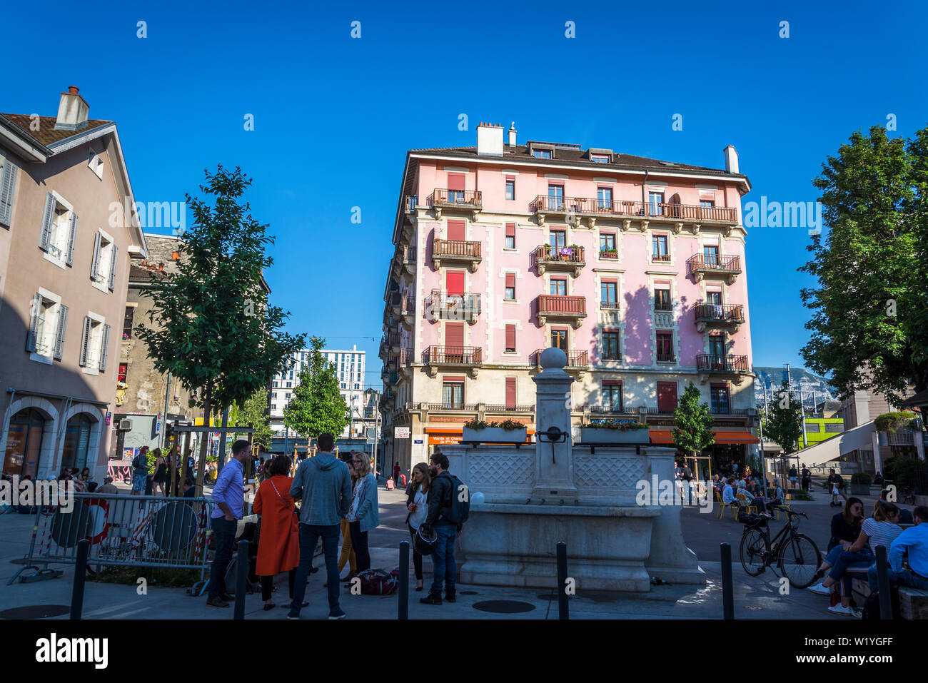 Les Grottes neighbourhood, a bohemian district in Geneva, Switzerland ...