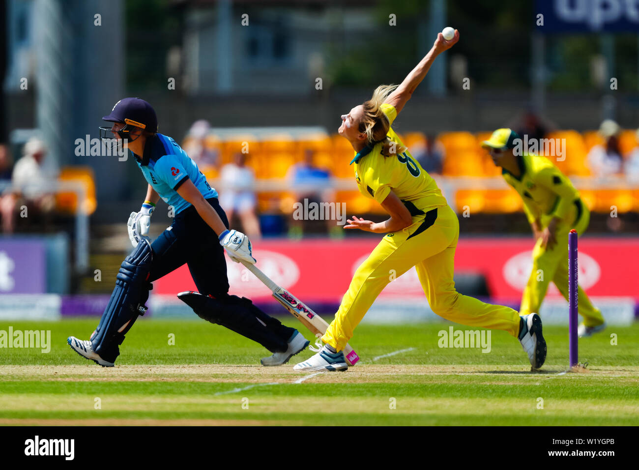 Ellyse perry hi-res stock photography and images - Alamy