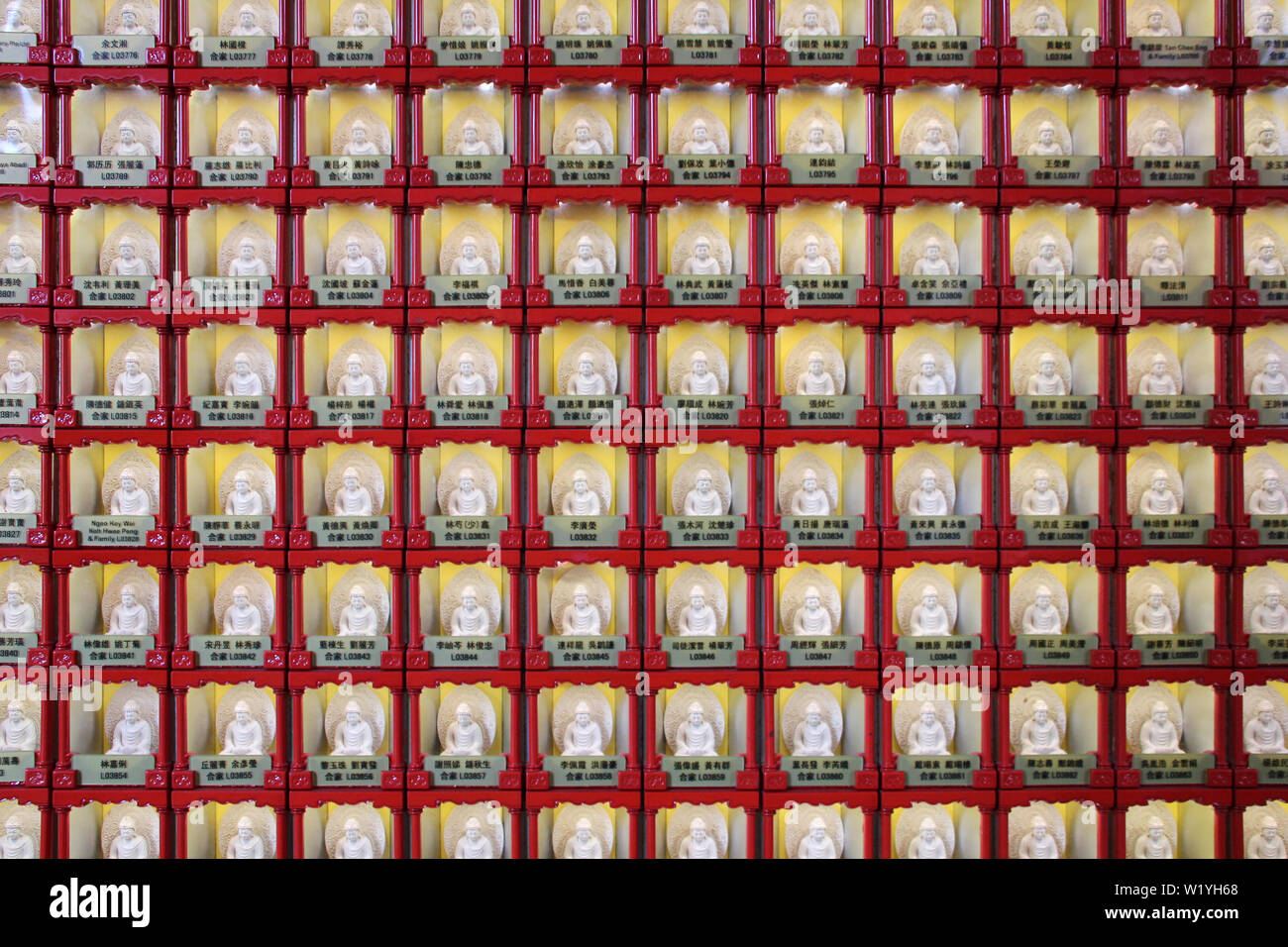 buddhist temple (Buddha Tooth Relic) in singapore Stock Photo - Alamy