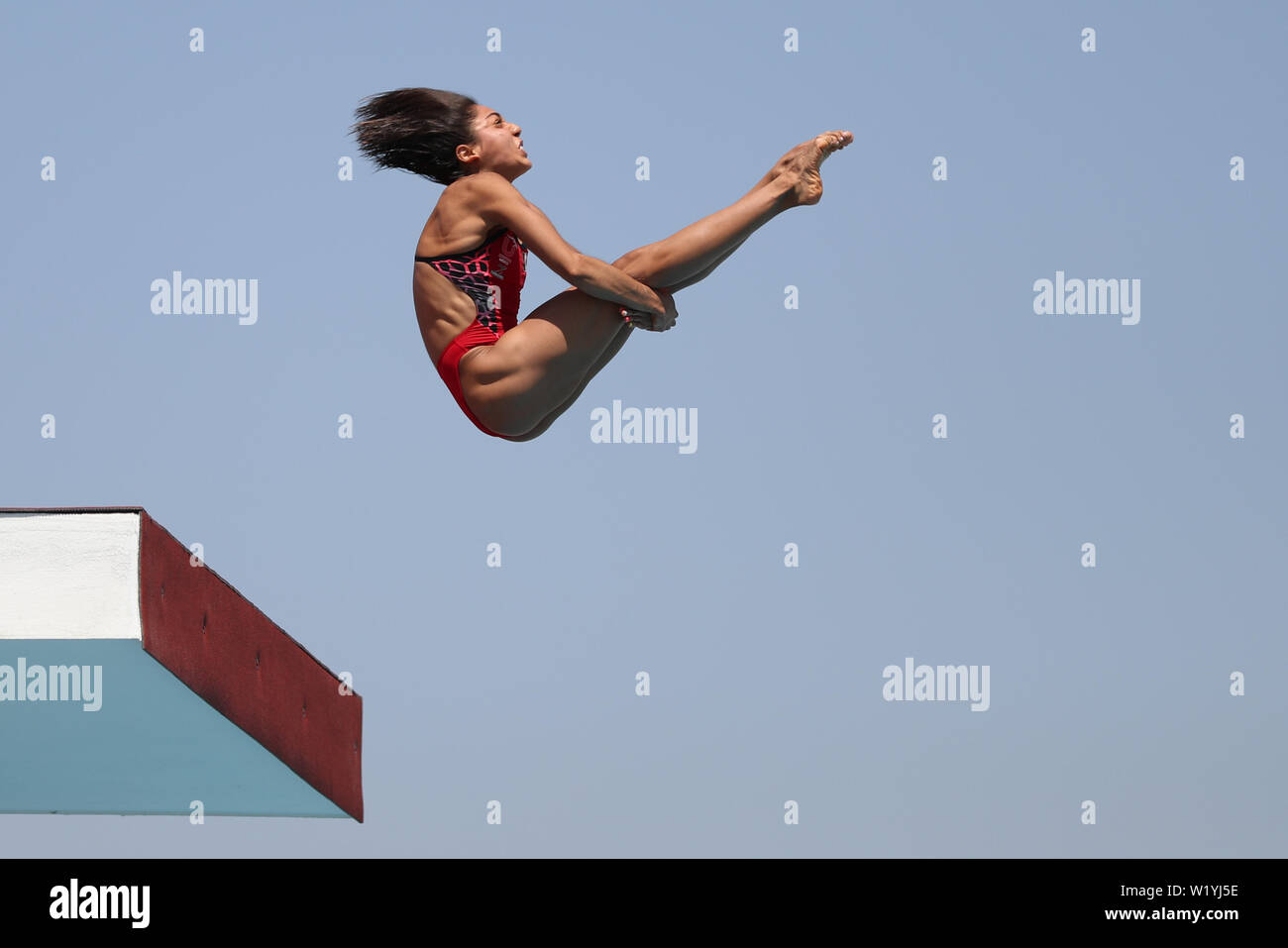 Womens diving platform hi-res stock photography and images - Alamy