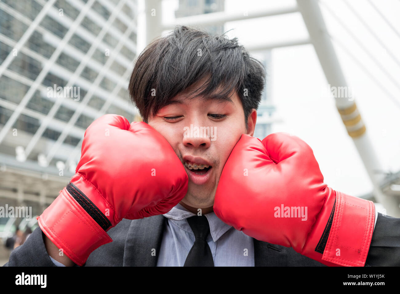 Man punched head hi-res stock photography and images - Alamy
