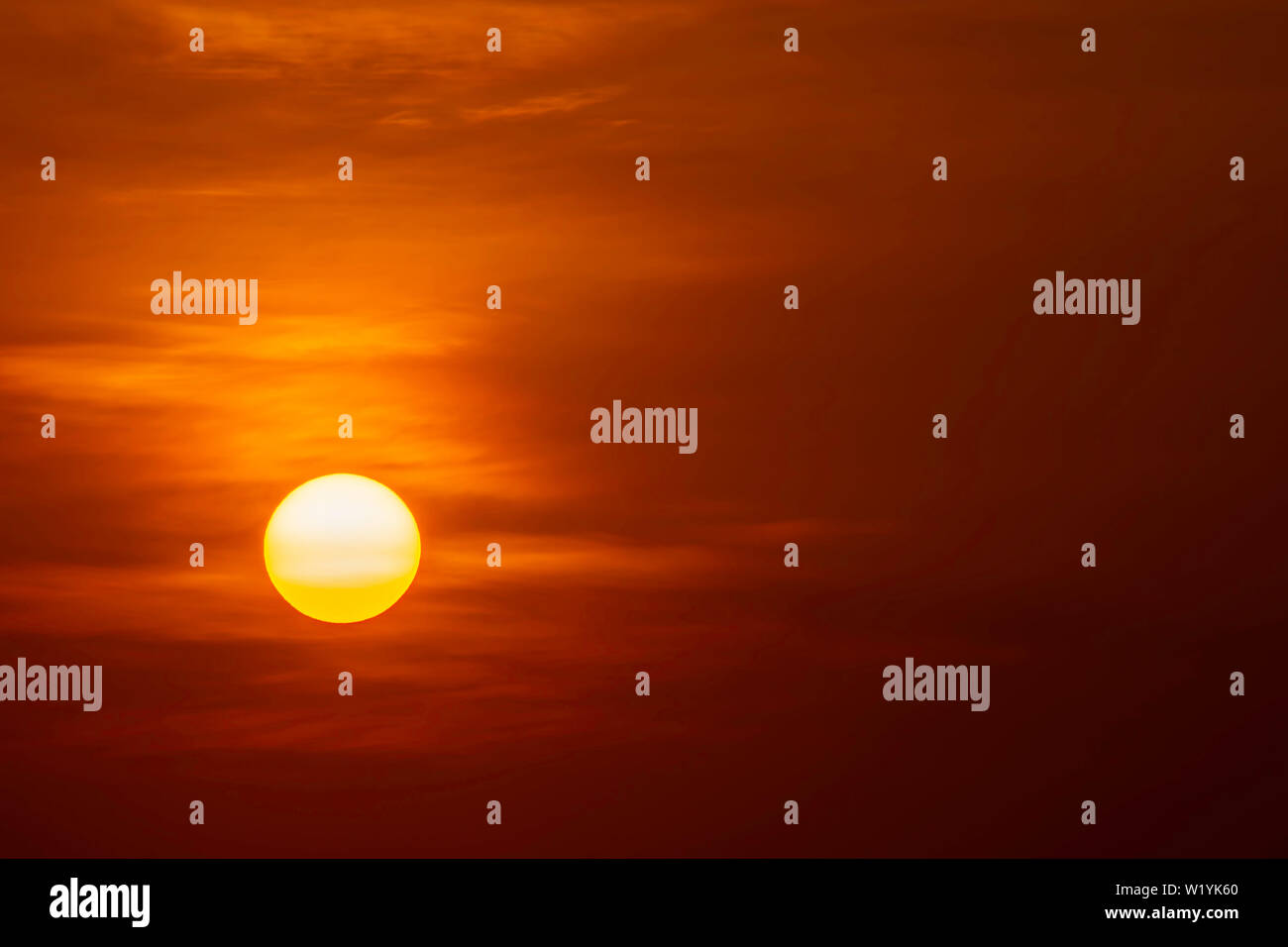 Orange hot sun light beams hi-res stock photography and images - Alamy