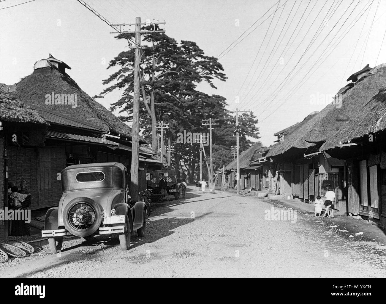 Parked cars 1930s Black and White Stock Photos & Images - Alamy