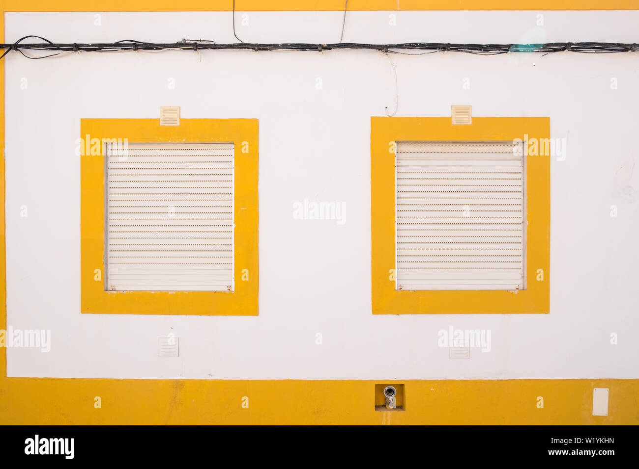 Yellow window frames hi-res stock photography and images - Alamy