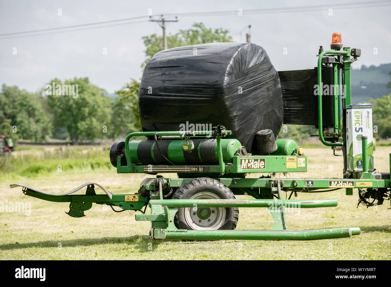 991BE Fully Automatic Electronic Trailed Round Bale Wrapper wrapping ...