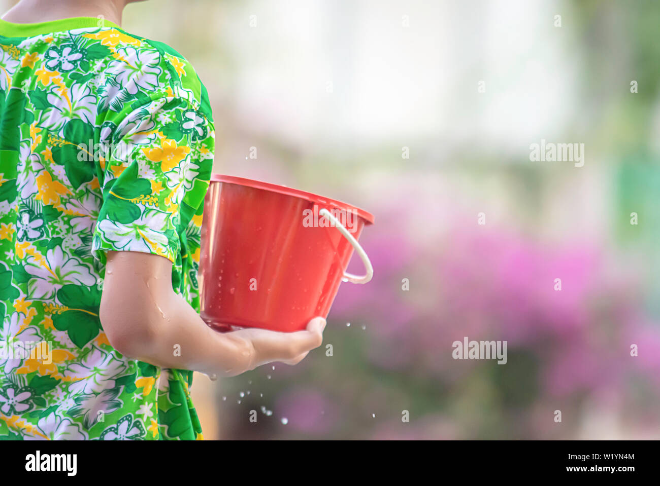Man holding beautiful thai woman hi-res stock photography and images ...