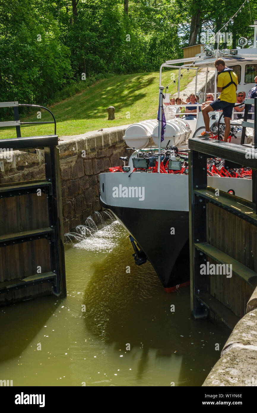 Caisson gate hi-res stock photography and images - Alamy