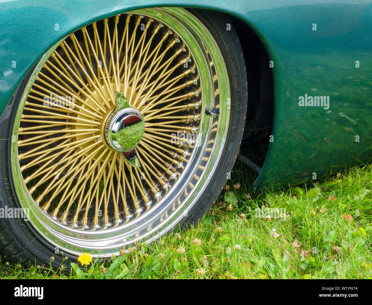 Spokes rim hi-res stock photography and images - Alamy