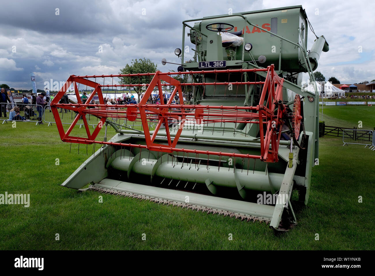 Vintage combine harvester hi-res stock photography and images - Alamy
