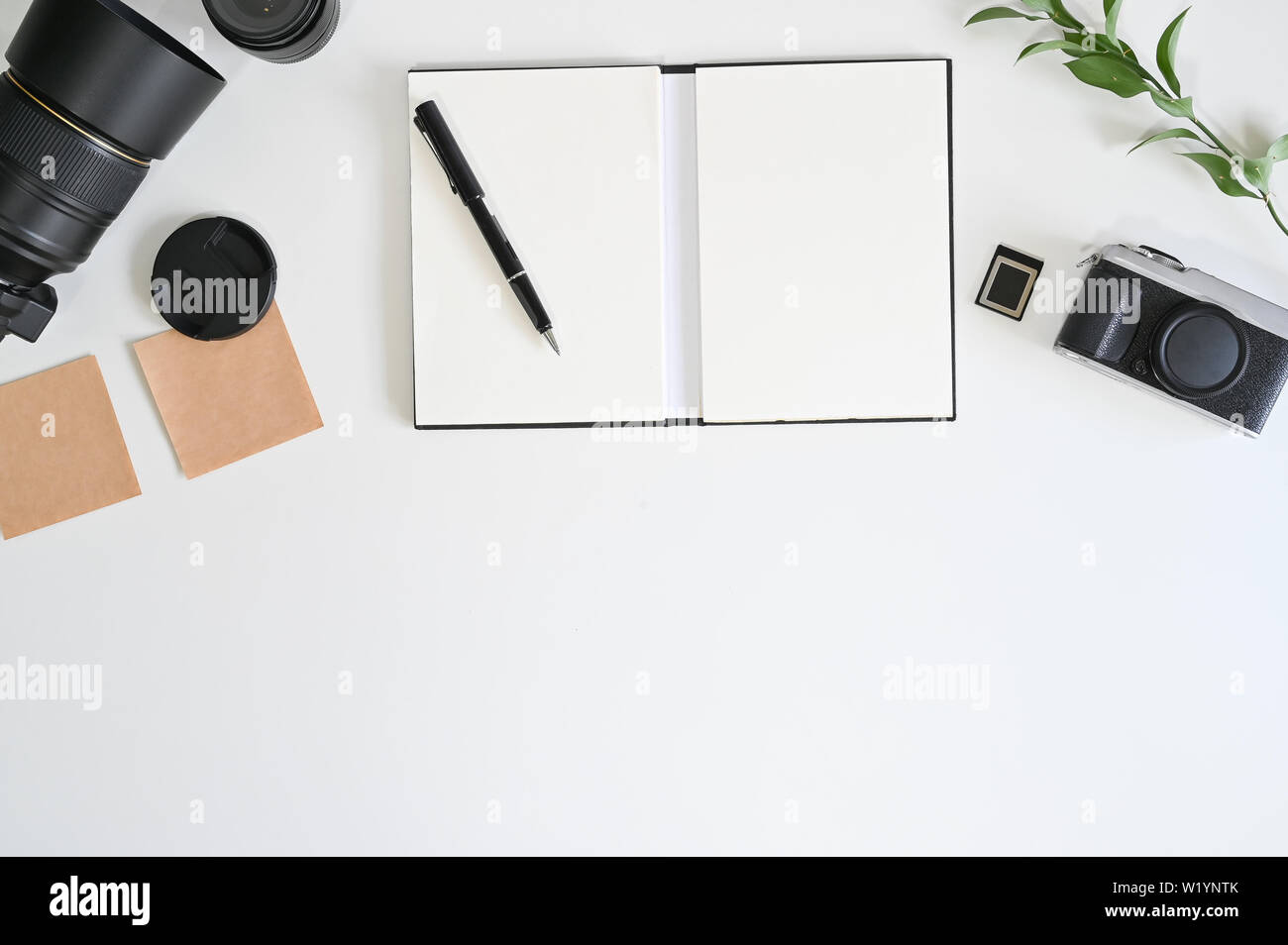Workspace photographer camera lens hi-res stock photography and images ...