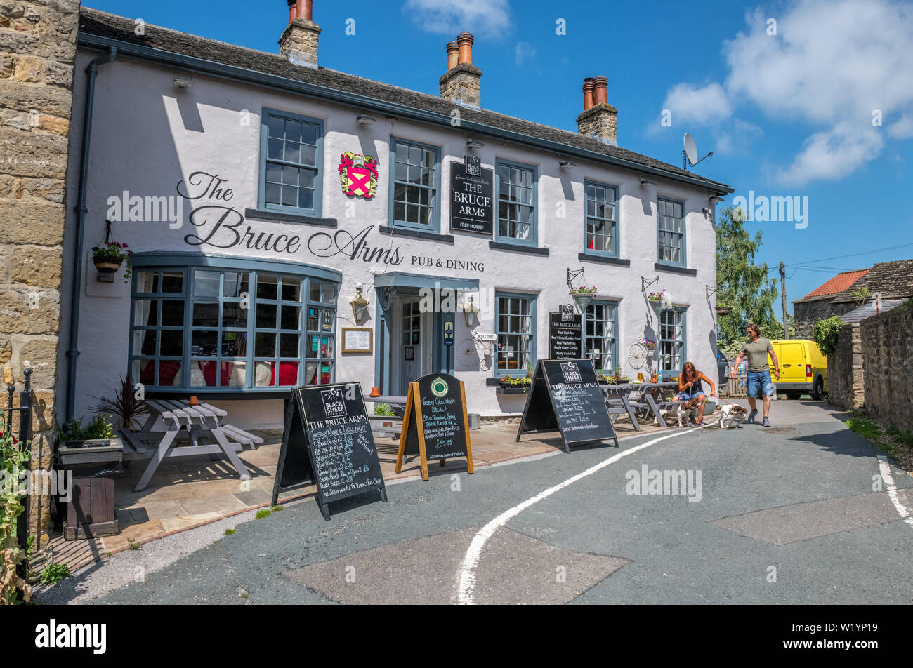 Bruce arms masham hi-res stock photography and images - Alamy