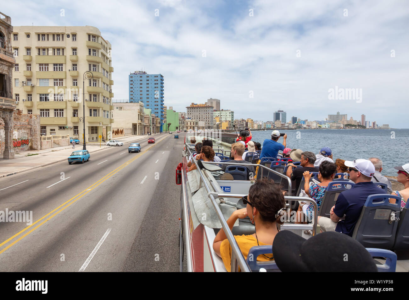 Habana bus tour cuba hi-res stock photography and images - Alamy