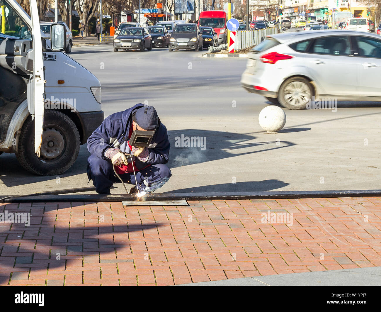 Street welding hi-res stock photography and images - Alamy