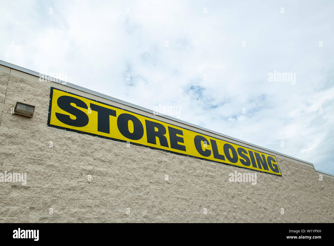 Store closing business closing hi-res stock photography and images - Alamy