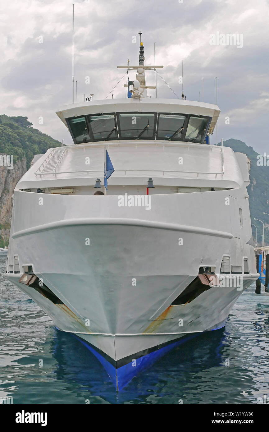 Very fast ship hi-res stock photography and images - Alamy