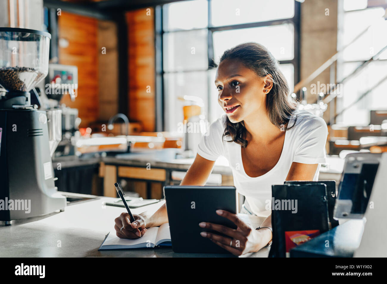 Working cafeteria hi-res stock photography and images - Alamy