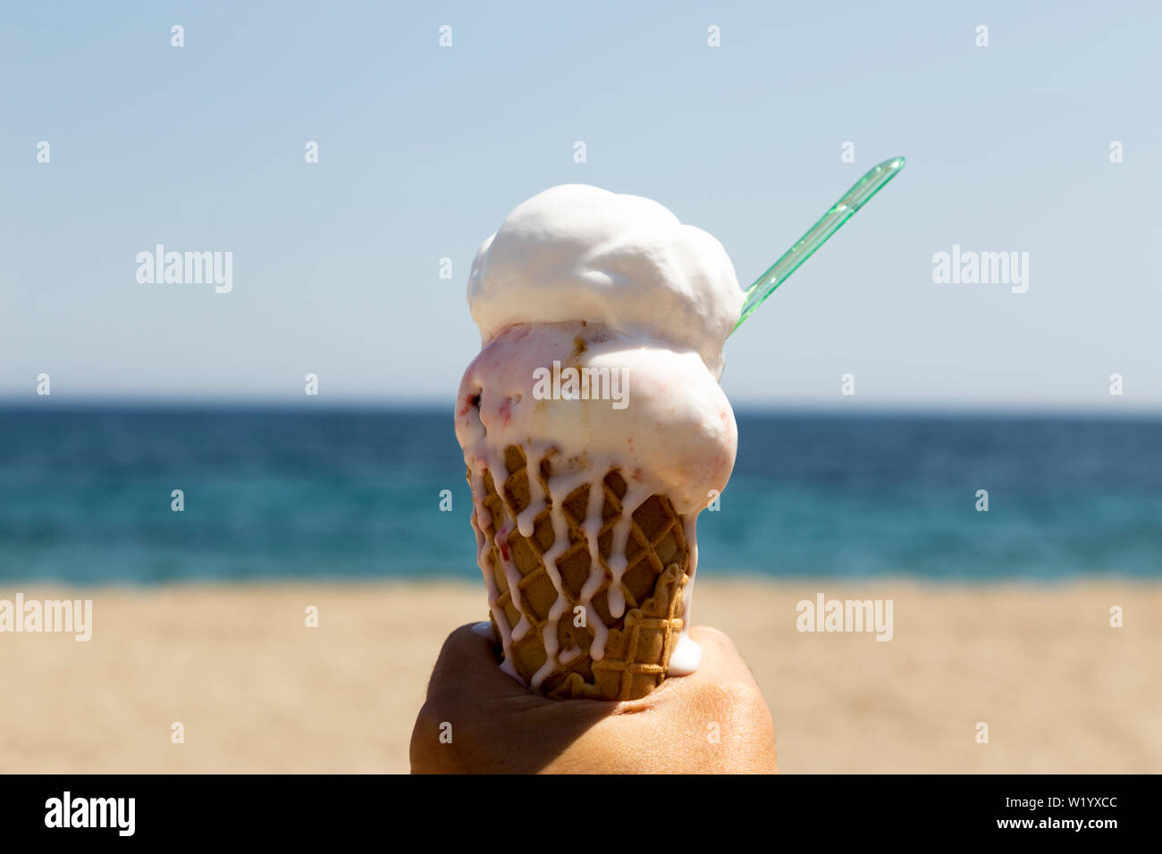 ice cream in the sun on the beach Stock Photo - Alamy